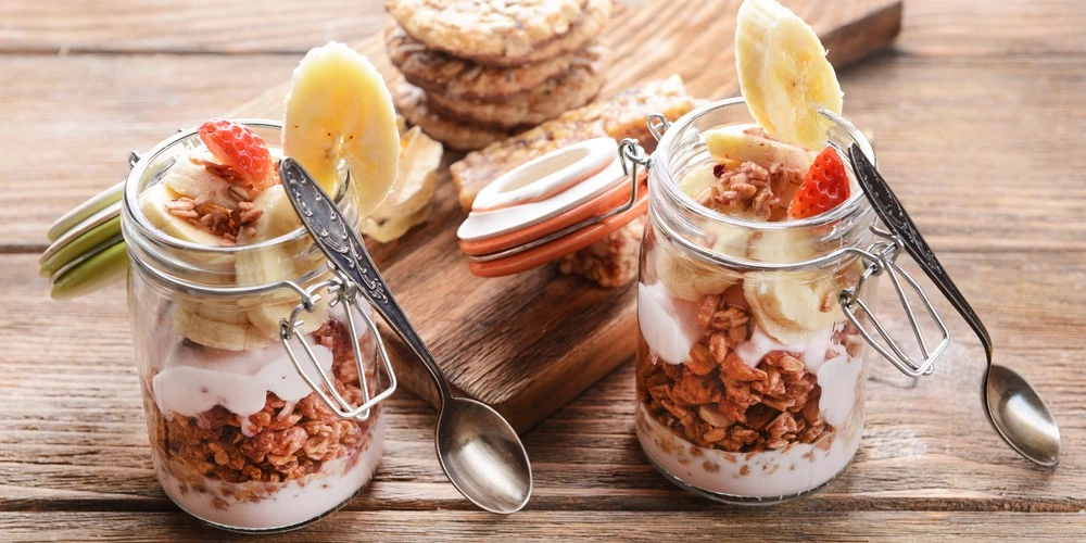 Recette Verrine yaourt muesli-fraises-bananes facile | Mes recettes faciles